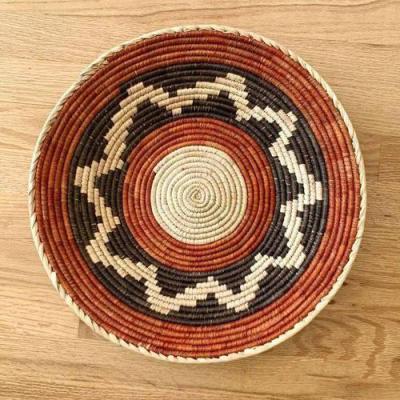 China Natural Handmade Hanging Wall Basket Decor Round Decorative Woven Wall Basket Seagrass Serving Bowls and Trays for sale