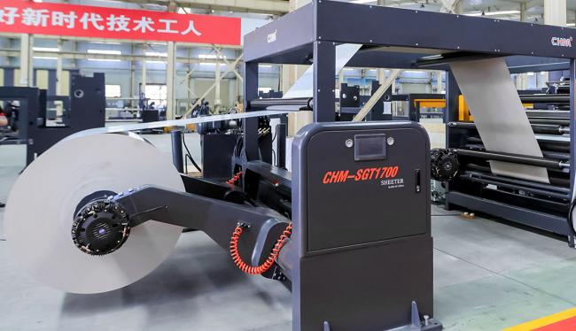 Hydraulic shaft-less unwind station