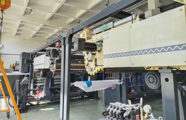 Close-up of paper cutting mechanism