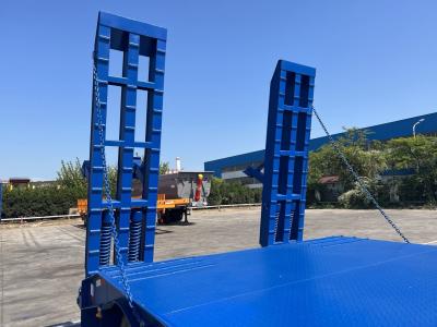 Cina 12489 x 2480 x 1530 mm 2/3 assi di acciaio al carbonio estensibile Lowboy Flatbed Semi Truck Trailer per carico massimo 20-100 Ton in vendita