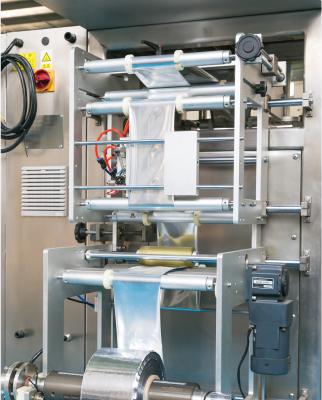 China Medium Automatic Vertical Packing Machine Granules Seeds Nuts Vibrating Plate for sale