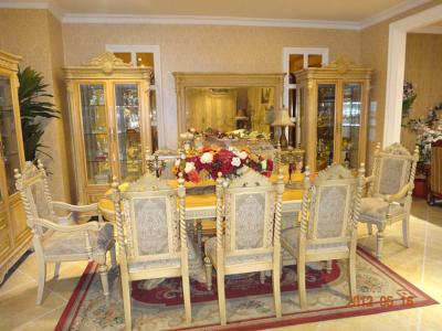 China A mesa de jantar de cinzeladura de madeira do palácio italiano luxuoso ajustou a mobília antiga da sala de jantar à venda