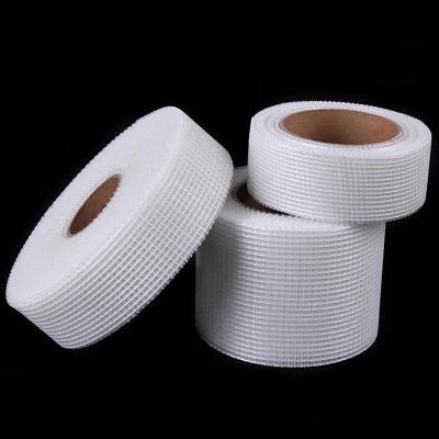 China Fibreglass Mesh Roll Tape With Both Medium Tensile / Adhesion Strength Customized Lengths for sale