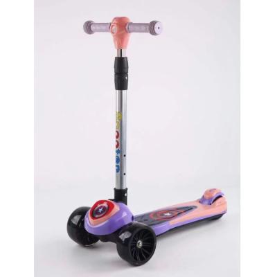 Cina Cartone Dimensione 71*51*62 Scooter a tre ruote per bambini Rapido pieghevole Design diretto in vendita