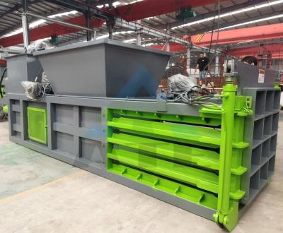 China Afvalpapier en oude kleding Hydraulische balermachine met drank karton comprimeren Te koop