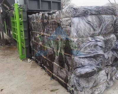 China Afvalpapier en oude kleding Hydraulische balermachine met drank karton comprimeren Te koop