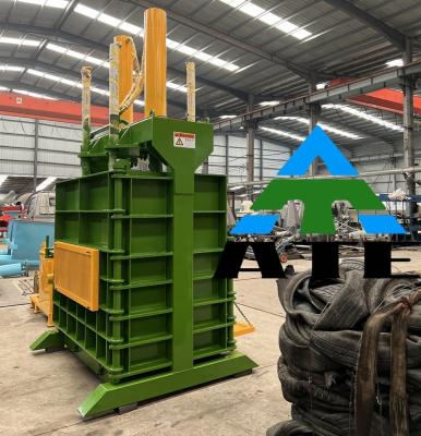 China Automatische verticale automatische hydraulische rubberbandbaler voor verpakkingen Te koop