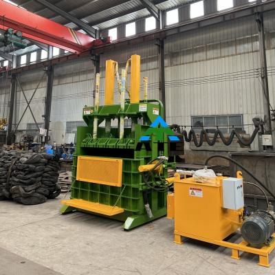China Verticale hydraulische baler met een capaciteit van 650 kg voor plastic en kartonnen verpakkingen Te koop