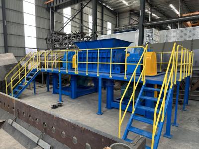 China Máquina de trituración de metales de doble eje para reciclaje personalizado en varias industrias en venta
