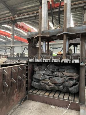 China 30-Ton Tyre Scrap Plastic Baler Machine Vertical Hydraulic Baler for Long Service Life for sale