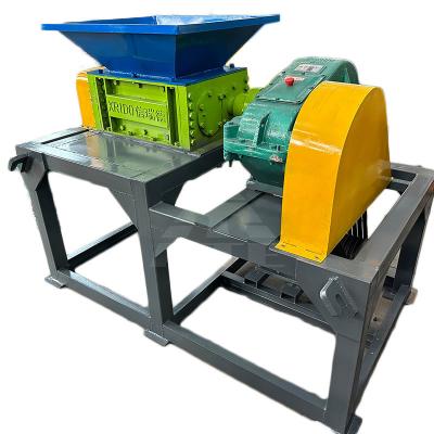China Dubbele schacht versnipper voor afvalhout Klein plastic metaal Gemakkelijk te bedienen en 50kW vermogen Te koop