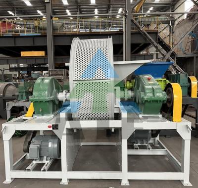 China Reifenmachine Type Double Shaft Shredder voor schrootband Gebruikte rubberbanden Recycling Te koop