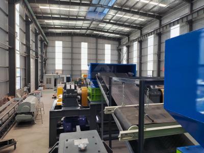 Cina Trituratore a doppio albero ricicla in modo efficiente rottami di metallo e plastica con facile utilizzo in vendita