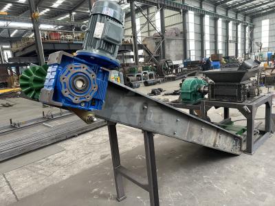 Cina Trinciatrice a potenza singola da 50 kW per la disintegrazione di carta di plastica e rottami metallici in vendita