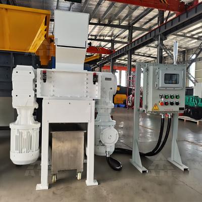中国 スクラッププラスチック金属リサイクルマシン 標準値に達する速度のための4軸シェラダー 販売のため