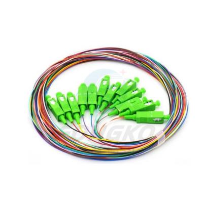 12 couleurs G.657A1 Pigtails en fibre optique SC APC UPC LSZH Veste FTTH 0,9MM