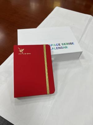 Cina Il regalo corporativo amichevole riutilizzato dell'articolo di cartoleria della pietra di Eco ha deciso l'ordine del giorno di lusso del taccuino della copertina dura del tessuto del giornale per il regalo in vendita
