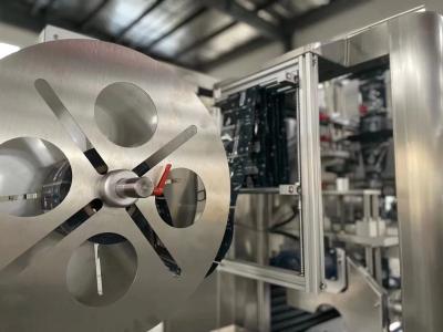 Cina etichetta automatica 60bpm che attacca l'applicatore della manica degli strizzacervelli del PVC 150bpm della macchina in vendita