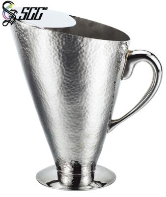 Cina Metal Water Pot With Handle / Stainless Steel Water Pitcher To Restaurant in vendita