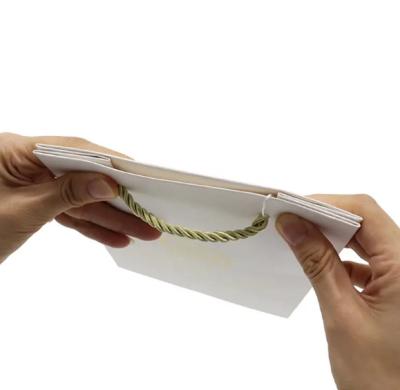 Cina Borse di carta regalo di lusso di taglia personalizzata in vendita