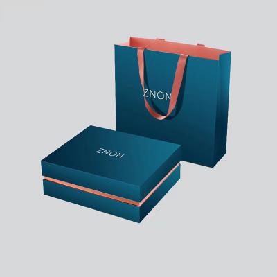 China Luxus-Magnetgeschenk-Box Verpackung Klappbares Logo Festkarton Kleidung Geschenkverpackung zu verkaufen
