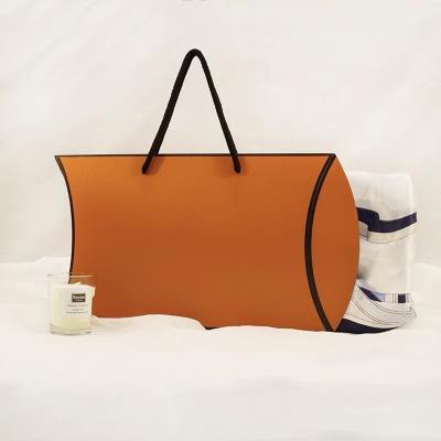 Cina Confezione regalo con foulard in seta squisita con logo personalizzato, regalo di compleanno, borsa di carta per biancheria intima in vendita