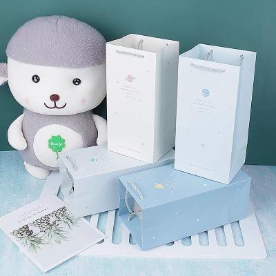 Cina Borse regalo di carta con maniglia di corda con disegno di stampa planetaria per regali e feste per bambini in vendita