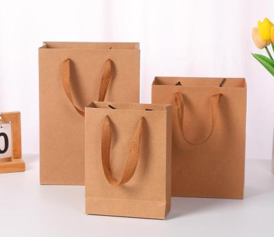 Cina Borse di mano Borse di carta Kraft Borse di Natale Imballaggio Borse regalo Abbigliamento regalo Negozio di abbigliamento Stampa logo in vendita