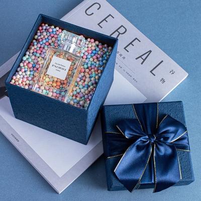 Cina Elegante scatola regalo vuota quadrata blu premium con confezione a fiocco per compleanni in vendita