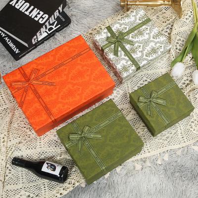 China Confezioni regalo di lusso personalizzate all'ingrosso in cartone kraft ecologico for sale