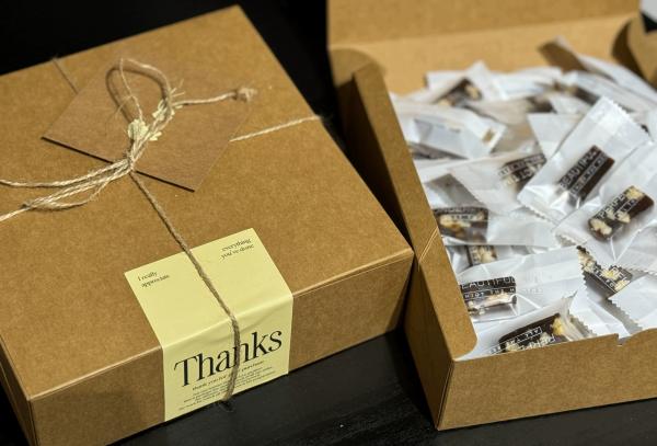 Quality Kraft Paper Gift Boxes For Afternoon Tea Empty Recyclable Packaging For Treats for sale