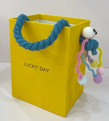 China Custom Colored display Gift Boxes with Handle Luxury Paper Packaging for Retail Events for sale