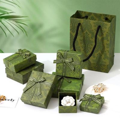 China Vintage Green Floral Jewelry Gift Box with Sky Earth Lid for sale
