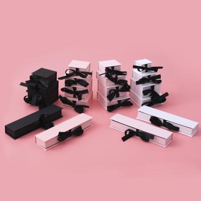 Cina Set di scatole per gioielli con nastro personalizzato per anelli orecchini bracciali in vendita