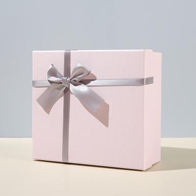 China Pastel Pink Cosmetic Gift Box Set with Silver Ribbons for sale