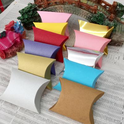 Cina Scatola regalo di caramelle a forma di cuscino con stampa personalizzata per Natale in vendita