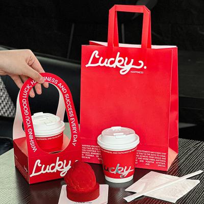 Cina Portatore di tazze da caffè portabevande da asporto stampato su misura portabevande in vrazza vassoio di bevande calde e fredde usa e getta in vendita