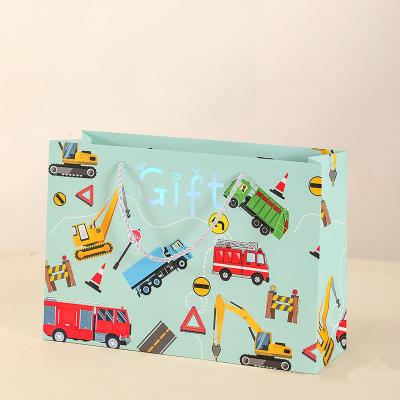 China Bolsas de papel de regalo de dibujos animados Logotipo personalizado con estampado en caliente Impresión de papel plateado en venta