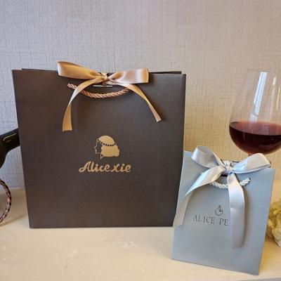 China Luxury Gift Bag Collection Premium Custom Gold Foil Packaging Natural Jute Handles for sale