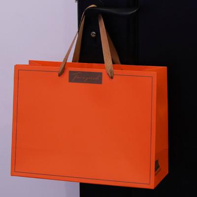 중국 귀하의 비즈니스에 대한 완벽한 종이 쇼핑백을 찾습니다 맞춤형 및 친환경 판매용