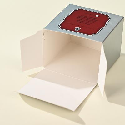 Cina Scatola di carta personalizzata Cartoncino bianco Scatola a colori Stampa su oro e argento Scatole di cartone Scatole per imballaggio di prodotti Scatola in stile aereo ondulato in vendita