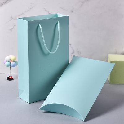 Chine Boîte en papier personnalisée, coffret cadeau pour écharpe, emballage élégant pour écharpes et foulards en soie, idéal comme emballage souvenir de réunion annuelle à vendre