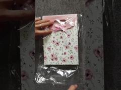 Eleganti sacchetti regalo in carta con chiusura in velcro con manicomio in forma di fascio con confezionamento minimalista per regali e eventi festivi
