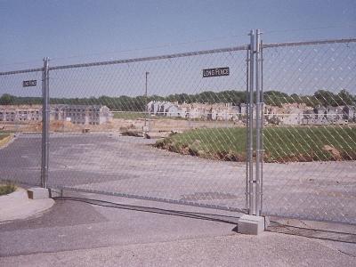 China 4ft x 10ft temporary chain link construction fence panels for crowd control mesh spacing 2½