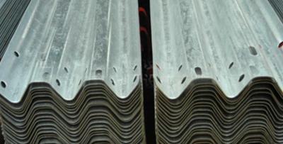 Cina Guardavia galvanizzata della strada principale della lamiera di acciaio che fa macchina 10m/min in vendita