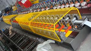 Cina Rotolo dello strato di 18 stazioni che forma il rotolo dello sportello del rullo della macchina che forma macchina in vendita