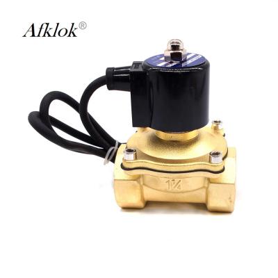 Cina Elettrovalvola a solenoide a 1,5 pollici normalmente chiusa 240V dell'ottone DN40 per acqua in vendita