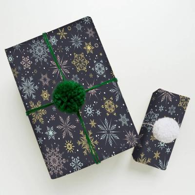 Cina Black Navy Blue Wrapping Tissue Paper Birthday Christmas Snowflake Printing Gift Wrapping Paper Packaging in vendita