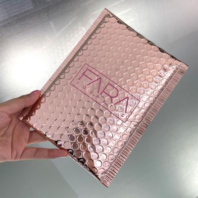 Cina Custom 8.5x12 Poly Bubble Mailer Luxury Metallic Bubble Padded Envelopes For Cloth With Tear Strip in vendita