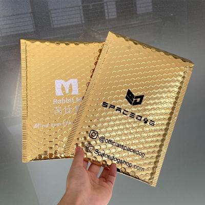 Cina Custom 8.5x12 Poly Bubble Mailer Luxury Metallic Bubble Padded Envelopes For Cloth With Tear Strip in vendita
